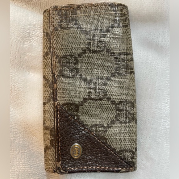 Gucci | Bags | Gucci Key Holder 46 Rings Intact Great Little Project ...